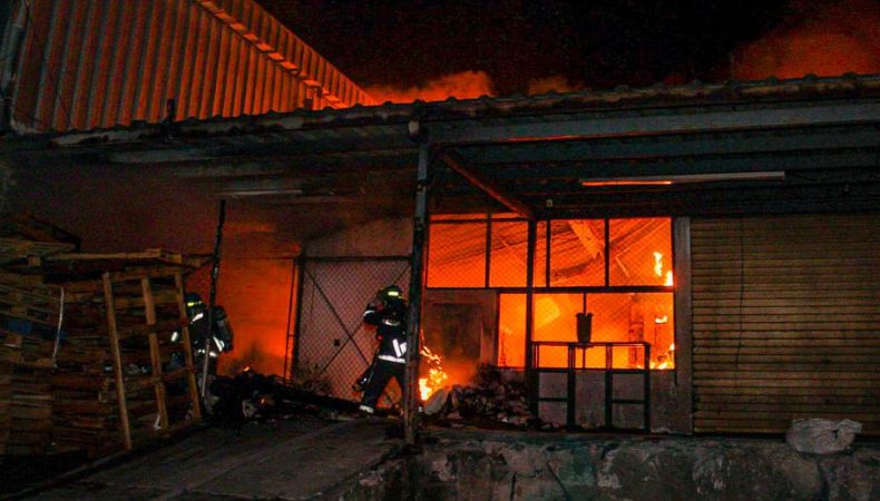 Incendio estructural en una bodega en el municipio de Ilopango