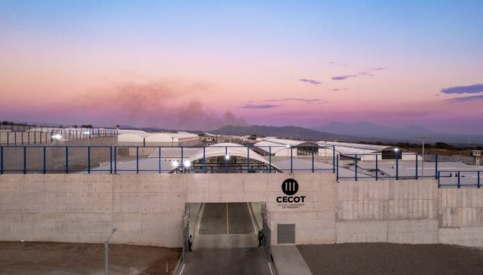 Presidente Bukele inauguró el CECOT