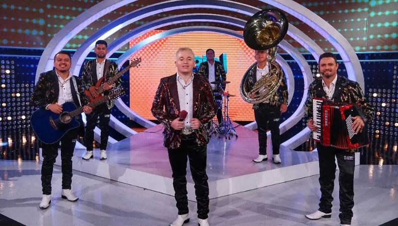 “El Huero y Su Norteño Banda” se apoderaron del escenario de “Prendi2”