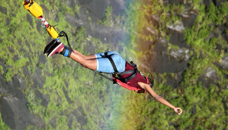 ¡Vivo de milagro! Un turista saltó al vacío desde diez pisos
