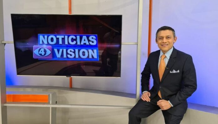 ¡Alex Pineda celebró 24 años en Telecorporación Salvadoreña (TCS)!