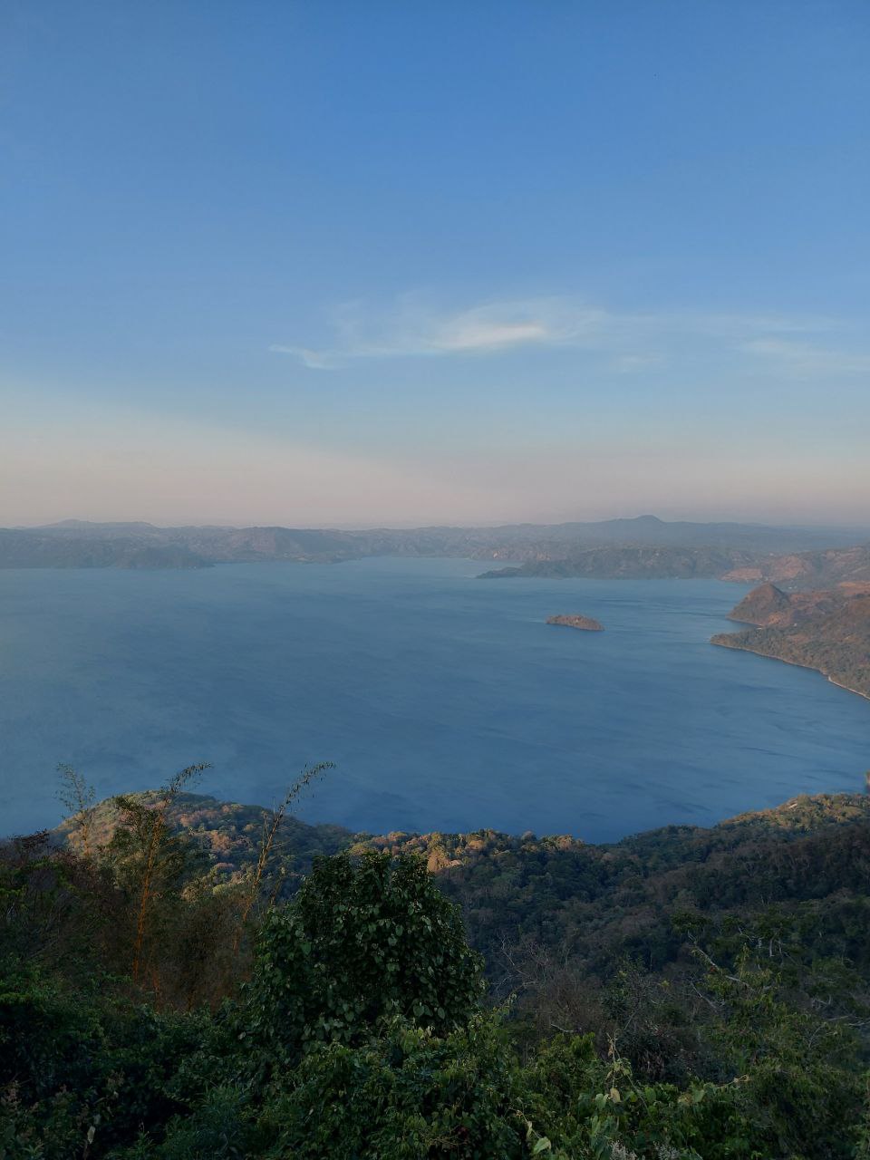 Veraneantes disfrutan en Semana Santa en el lago de Apulo