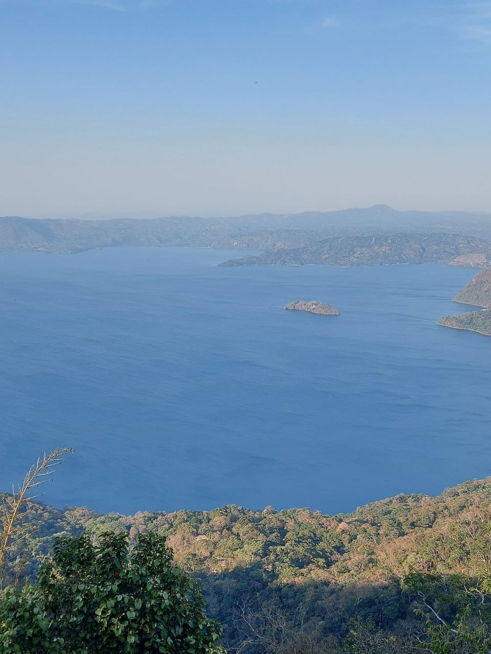 Veraneantes disfrutan en Semana Santa en el lago de Apulo