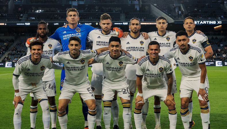 Eriq Zavaleta, titular en el derbi de Los Ángeles