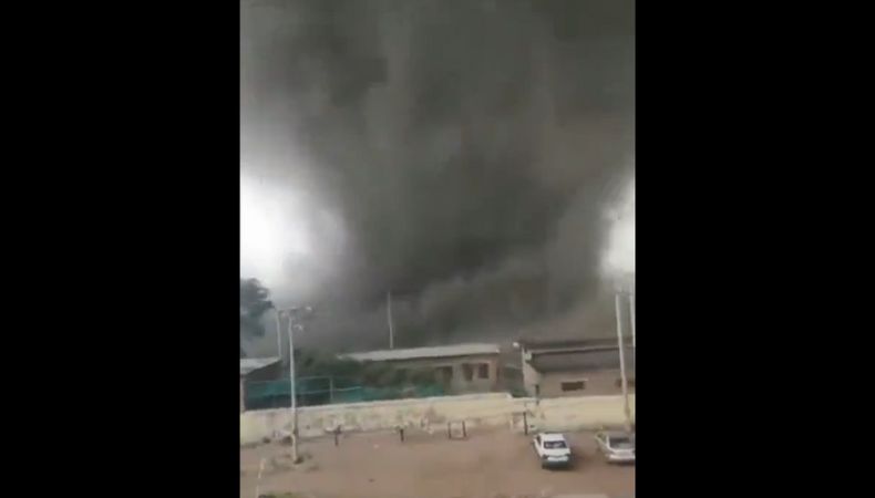 Aterrador tornado gigante en Fuxin, China