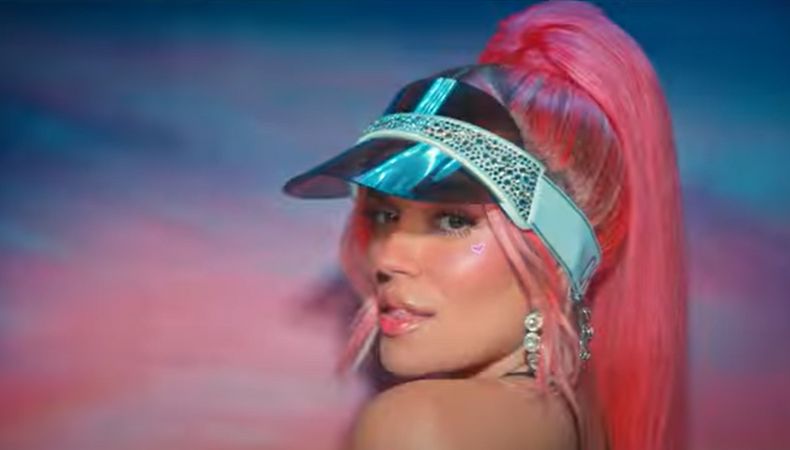 Karol G lanza video oficial de “WATITI” para la película de Barbie