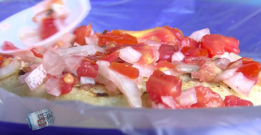 ¡Pupusas con chimol! ¿Se atreve aprobar este platillo inusual?