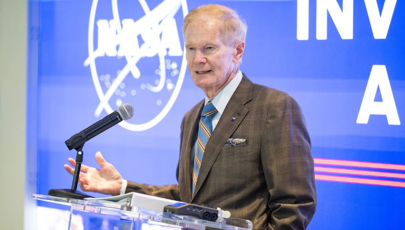 "Creo que hay vida afuera, en el Universo": Director de la NASA