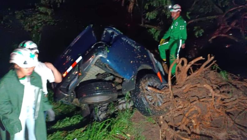 Accidente Dos Personas Fallecieron Al Colisionar Contra Un árbol 1070