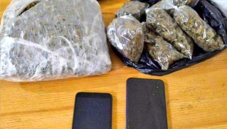 Capturan a mujer con porciones de droga, dinero y celulares Capturan a mujer con porciones de droga, dinero y celulares