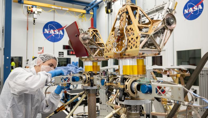 La NASA construye el primer vehículo lunar robótico