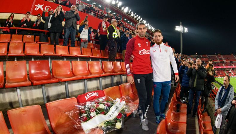 Este fue el homenaje al aficionado fallecido en estadio de España